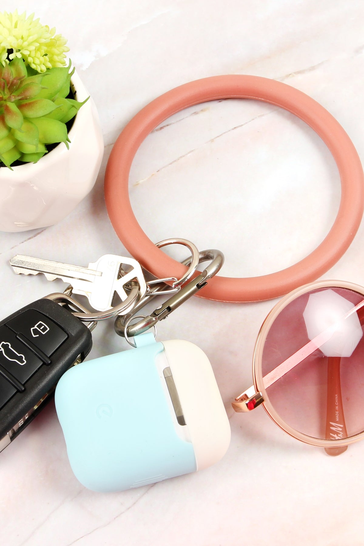 SILICONE HOOP KEYHOLDER BRACELET – MYS Wholesale